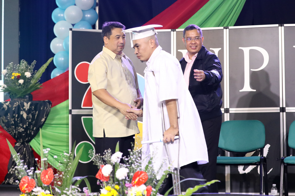 DepEd, private partner uplift learners’ lives through ALS | Department ...